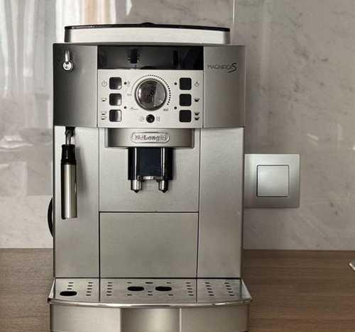 Кофемашина Delonghi Magnifica S