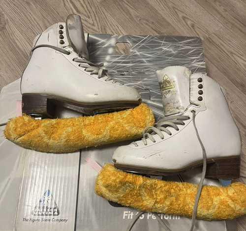 Фигурные коньки jackson