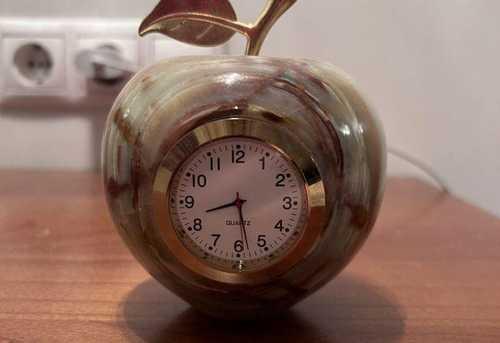 Часы из оникса сувенир