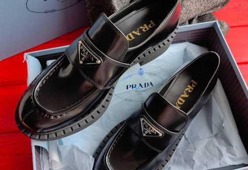 Лоферы женские prada