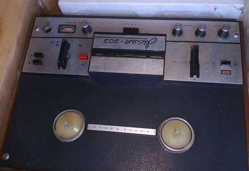 Катушечный магнитофон маяк 202