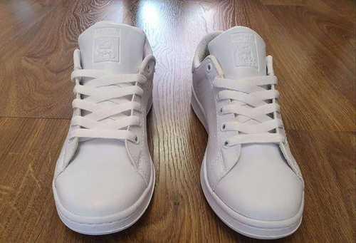 Белые мужские кроссовки