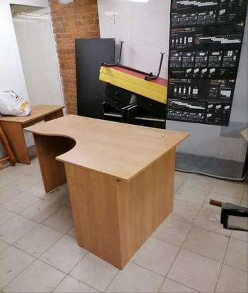 Два офисных стола "бабочка" с приставным клиентски