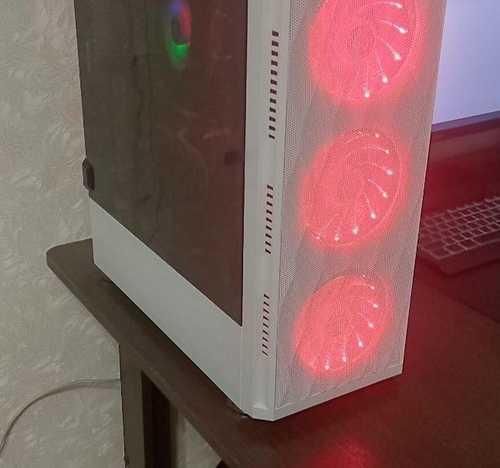 Игровой компьютер с монитором