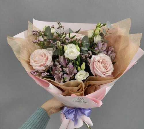 Букет 2 фиолетовых альстромерии, 3 розовые розы и