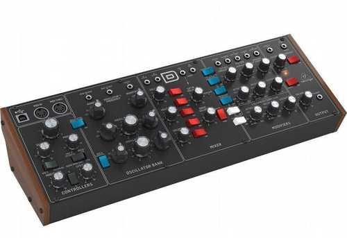 Аналоговый синтезатор Behringer model D