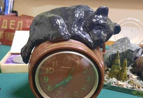 Часы настольные СССР молния медведь
