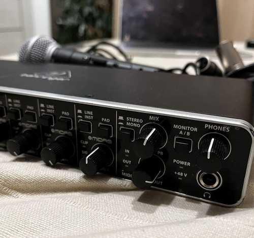 Внешняя звуковая карта Behringer UMC404HD