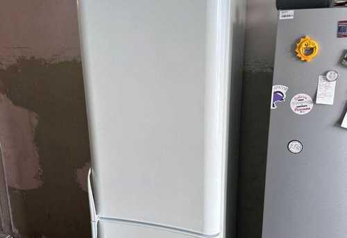Холодильник Indesit 200 см
