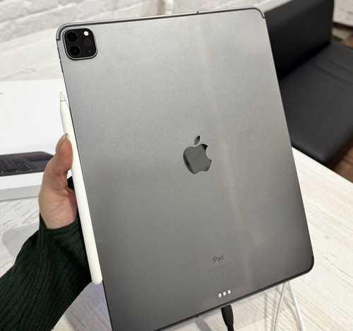 iPad pro 12.9 m1 256 cell gray