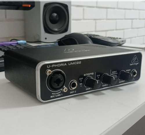 Звуковая карта behringer umc22