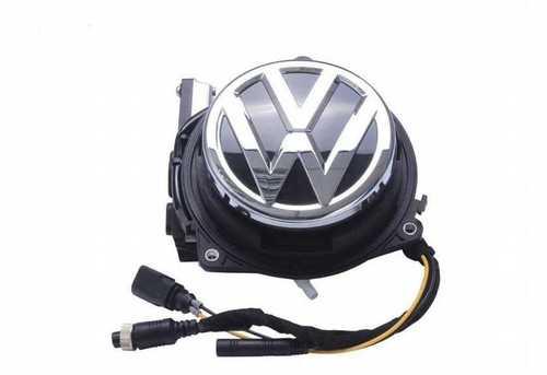 Камера заднего вида в эмблеме Volkswagen