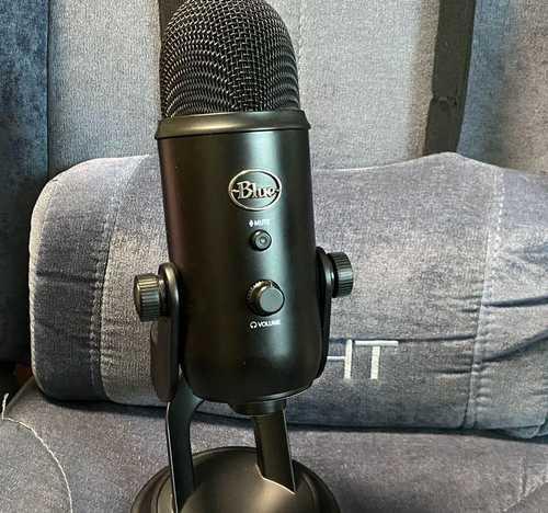Микрофон Blue Yeti Blackout черный новый