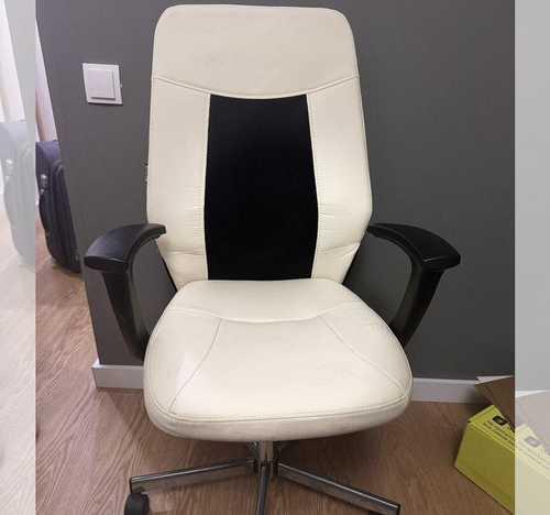 Компьютерное кресло бежевое Easy Chair 225