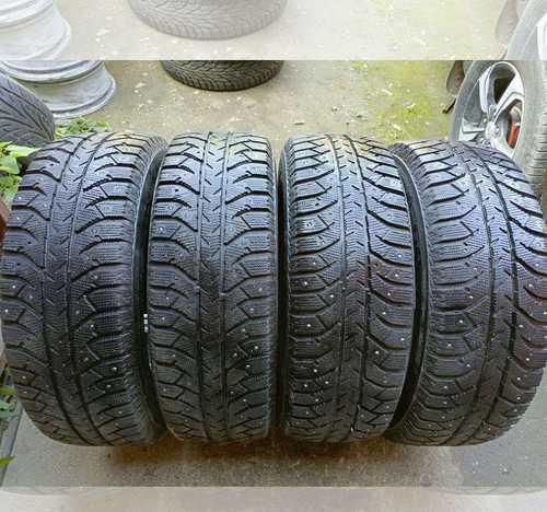 Bridgestone Ice Cruiser 7000 215/65 R16