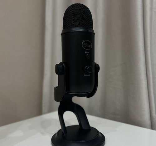 Микрофон Blue Yeti Blackout черный