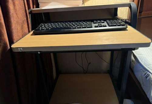 Компьютерный стол компактный