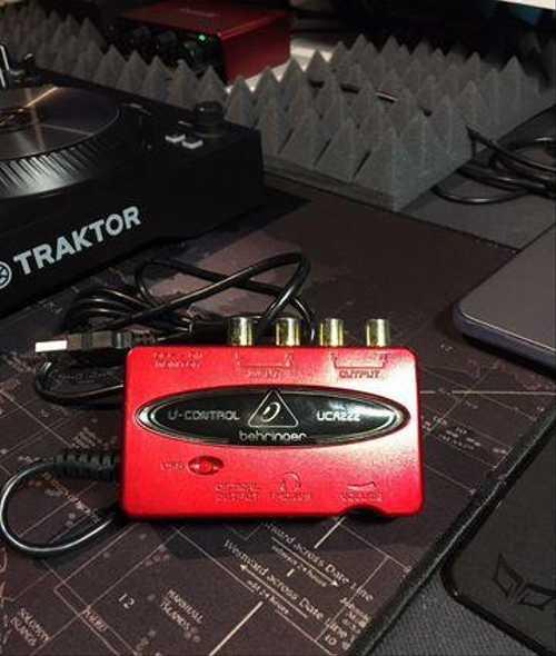 Внешняя звуковая карта Behringer U-control UCA222