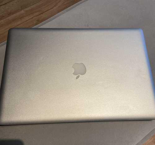 Apple macbook pro 17 2011