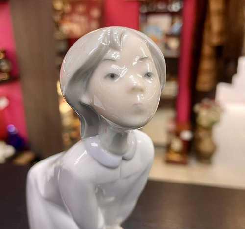 Ст. L.Ladro "Девочка в ночной сорочке"