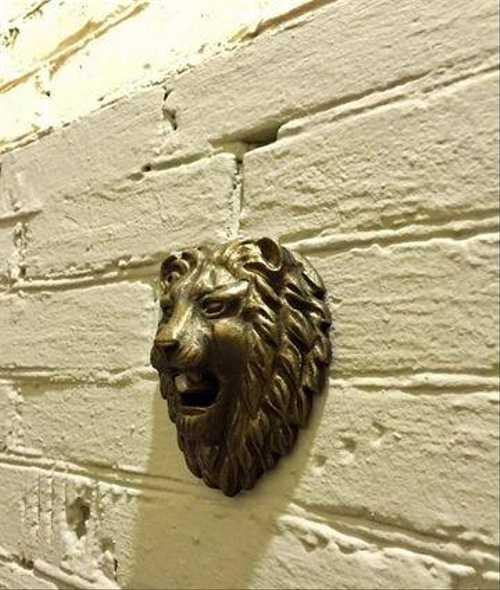Маска льва из бетона