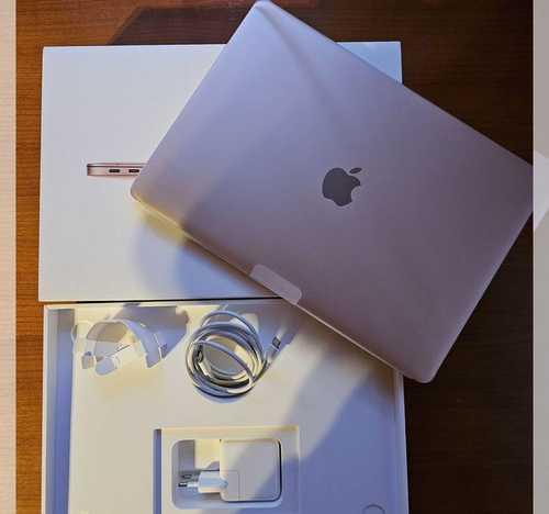 Apple MacBook air 13 2020 8GB/256GB Retina