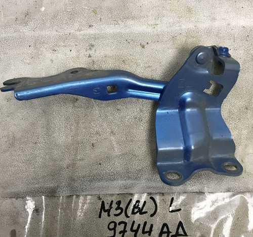 Петля капота левая Mazda 3 (BL) 2009-2013
