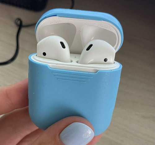 Беспроводные наушники apple airpods 1