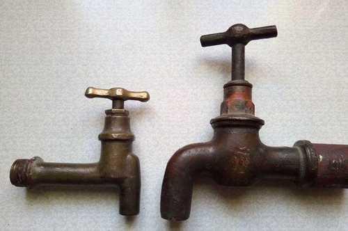 Старинный кран водопроводный