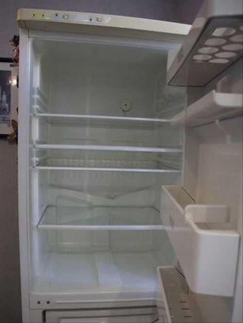 Продам старый холодильник Стинол