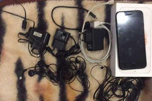 Телефон iPhone,зарядки,наушники б/у