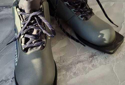 Лыжные ботинки 39 р.,кросовки для мальчика, одежда