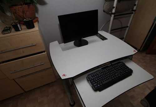 Компьютерный стол Moll Tyro Compact, стул, тумба