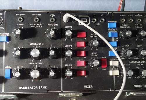 Behringer model d