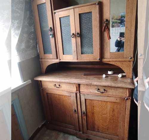 Буфеты и серванты старинные