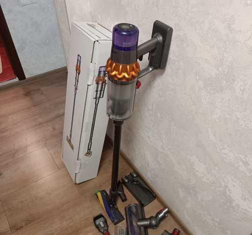 Dyson v15