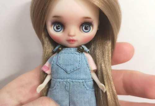 Petite blythe