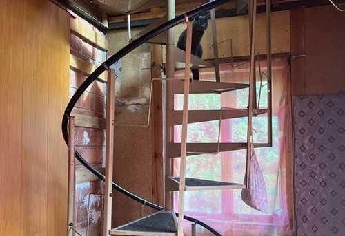Винтовая лестница металлическая бу