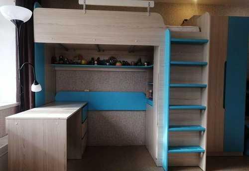 Комплекс двухэтажная кровать + стол + шкаф