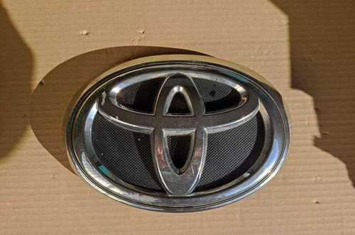 Toyota Fortuner эмблема решётки радиатора оригинал