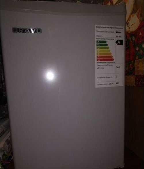 Холодильник бу маленький Bravo XR-80S серый
