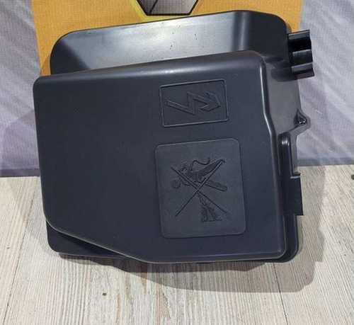 Крышка блока предохранителей Renault duster