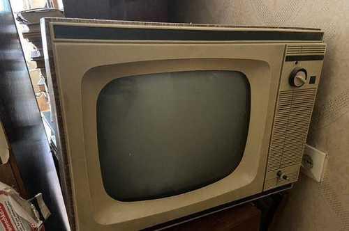Советский телевизор Рассвет-305