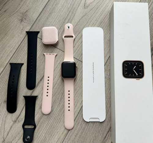 Apple Watch Series 5 (40 мм) Rose Gold