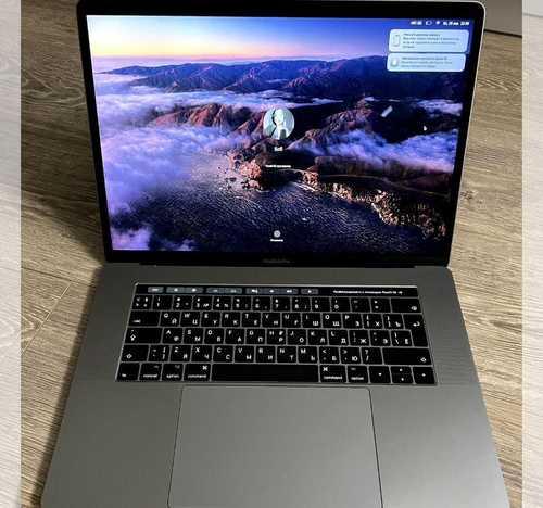 Apple macbook pro 15 2017 16gb 500 SSD