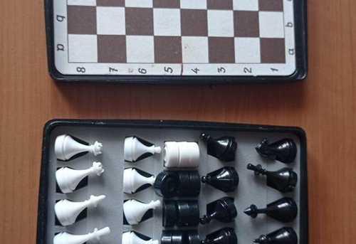 Шашки и шахматы дорожные