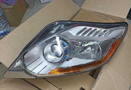 Фара левая 8V4113D155AF 1590741 Ford Kuga 1 xenon