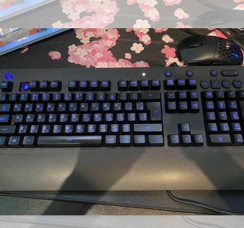 Игровая клавиатура с подсветкой logitech g213