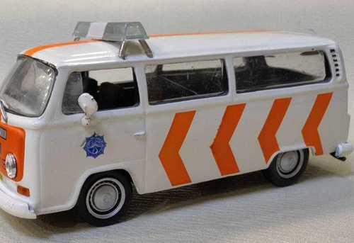 Модель авто 1 43. Полиция. Volkswagen Kombi