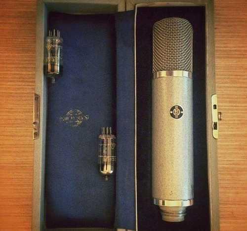 Студийный ламповый микрофон Neumann UM 57